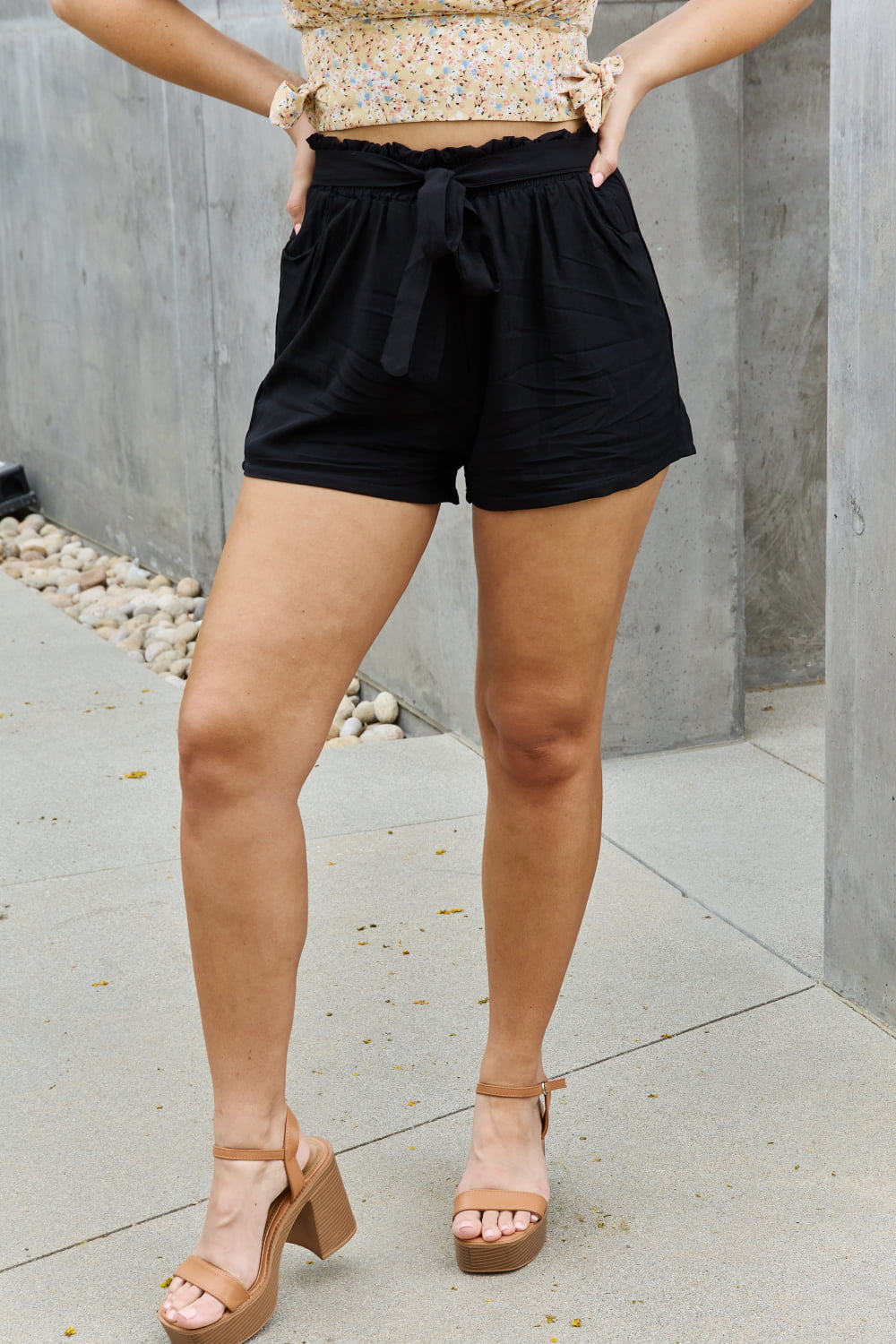Black High Waisted Shorts Outfit Ideas